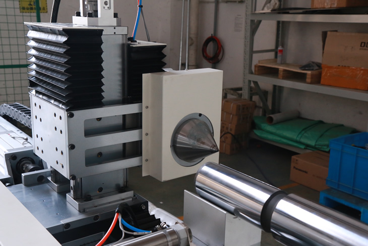 Automatic straightening machine For Large screw - Dynamic Balancing ...
